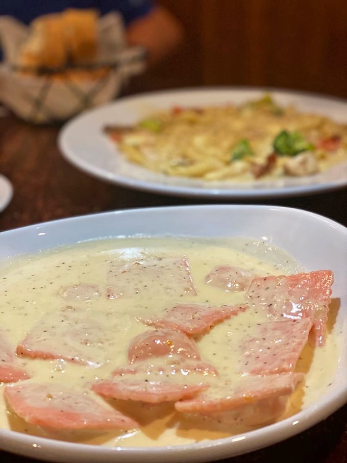 Cream sauce that could make a grown Italian weep with joy. Those thin slices of prosciutto add just the right touch of salty decadence.