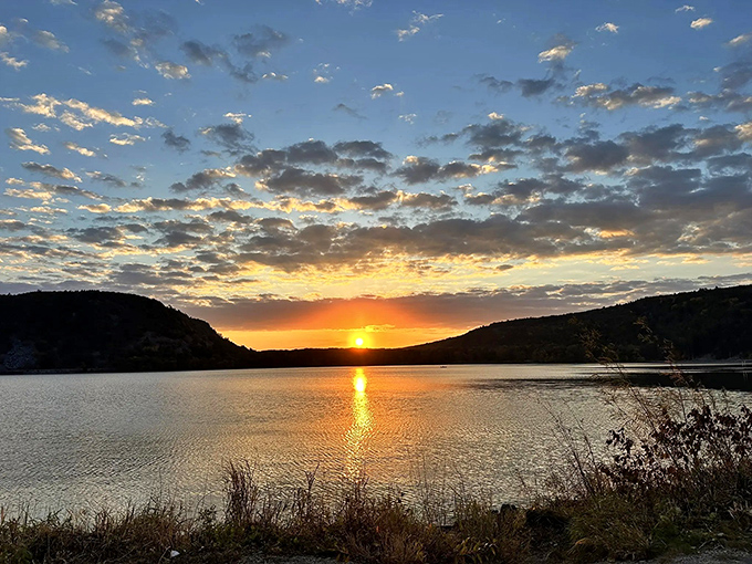Sunset paints the sky in Wisconsin gold. As day bids farewell, Devil's Lake offers front-row seats to nature's nightly masterpiece.