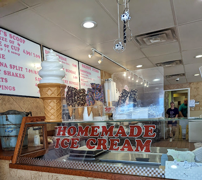 The entrance sign doesn't lie&mdash;ice cream does make you pretty, especially when it's smeared across your smiling face. 