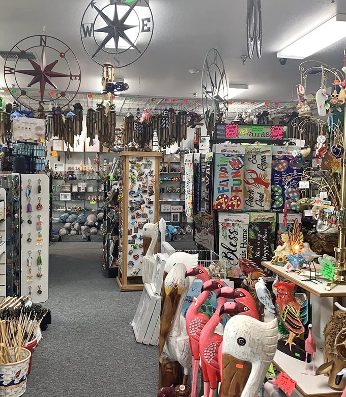 Compass roses and coastal decor galore&mdash;because nothing says "Florida home" quite like maritime-themed everything.