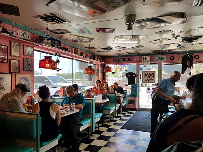 Diners dive into their meals while Tiffany lamps cast a warm glow. Community happens in these booths, one plate of comfort at a time.
