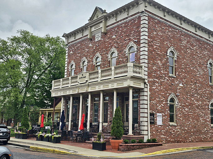 Noah Grant's impressive brick fa&ccedil;ade hints at the culinary sophistication within&mdash;who says you need big cities for great oysters?