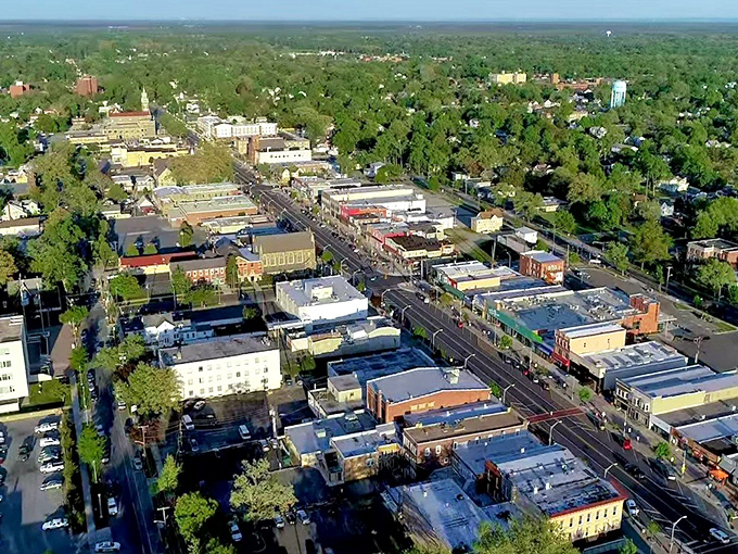 Vineland's tree-canopied main street proves you don't need to be wealthy to live in picture-perfect small-town splendor.