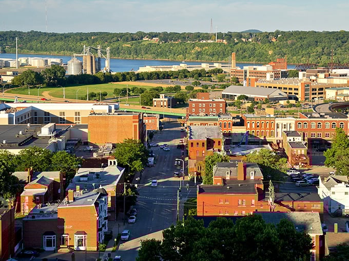 The Mississippi provides a stunning backdrop to Dubuque's affordable living options. Water views without the coastal price tag!