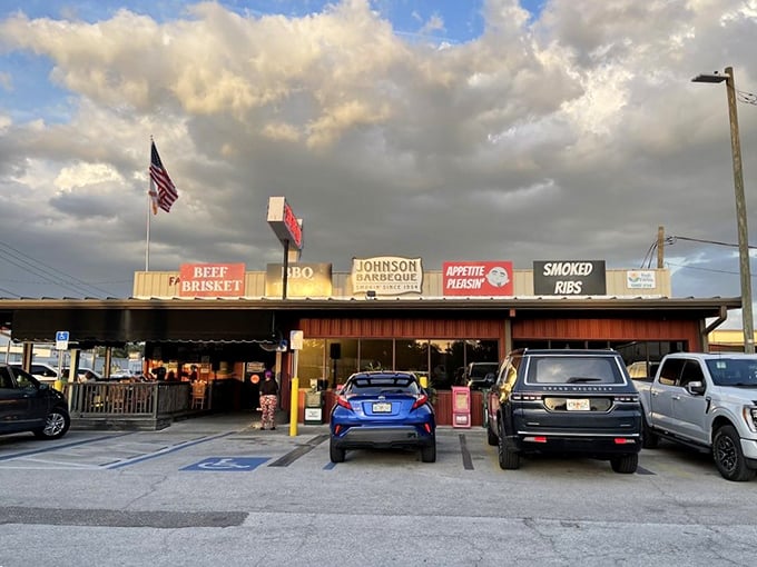 Johnson's no-frills approach lets you focus on what matters &ndash; that pink smoke ring that separates true barbecue from the pretenders.