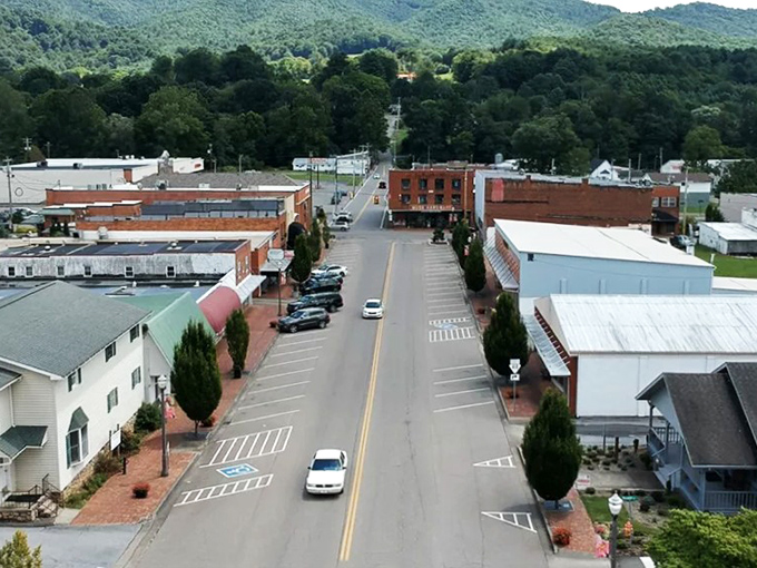 Main Street in Mountain City proves retirement paradise exists on a Social Security budget. Small-town charm, big-time savings!