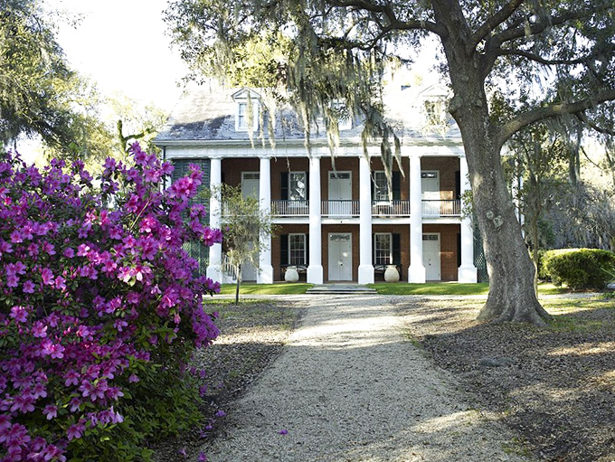 Smokin' J's doesn't need fancy decor when the BBQ speaks volumes - that pig sign tells you everything you need to know!