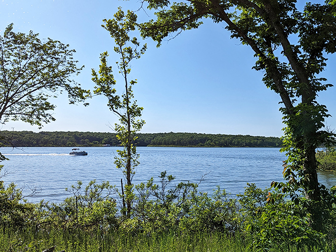 The lake's expansive waters create a boater's playground where you can be as social or secluded as your mood demands.