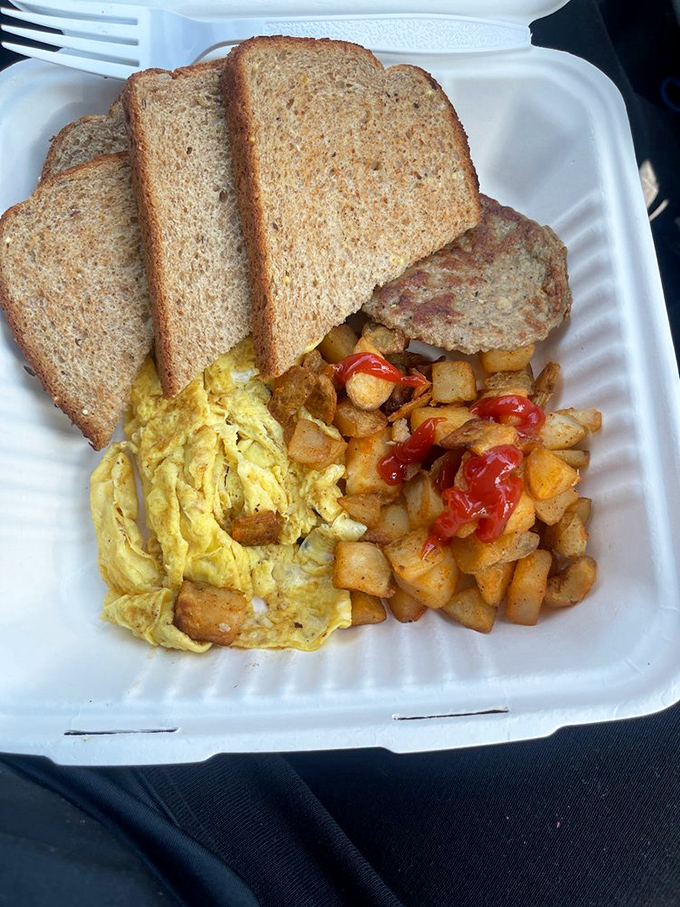 Breakfast platter perfection: Those home fries have the golden-brown edges that separate the amateur breakfast joints from the professionals.
