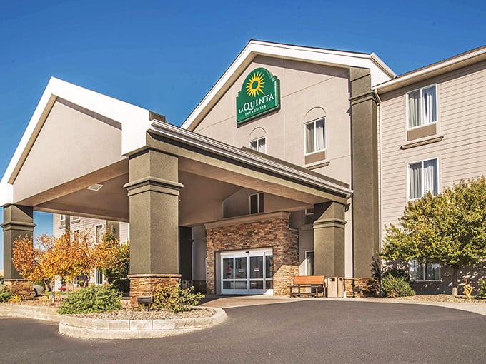 For visitors not quite ready to relocate, Moscow offers comfortable lodging options. This La Quinta ensures you can try before you buy into that affordable lifestyle.