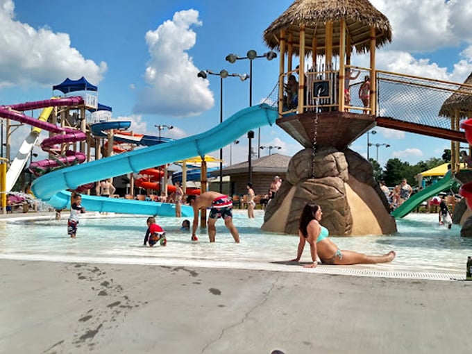 Dining al fresco with a view of splashing and laughter &ndash; where "I'm not hungry" quickly transforms into "I need a cheeseburger immediately." 