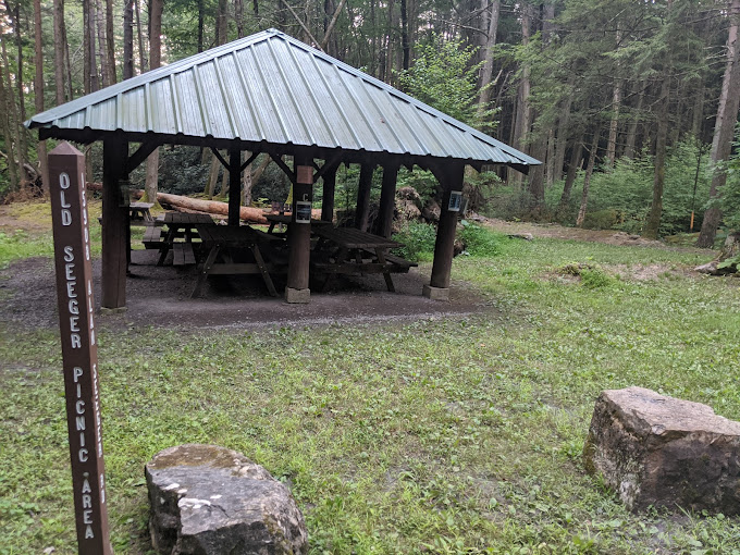 This picnic shelter is practically screaming, "Your sandwich will taste 37% better if you eat it here!" And it's absolutely right. 