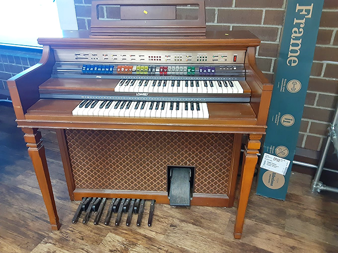 Not just an organ&mdash;a time machine to 1970s living rooms where "Tiny Bubbles" was performed for reluctant dinner guests.