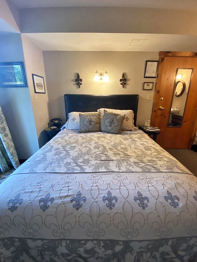 Refined elegance meets comfort in this tastefully appointed room, where fleur-de-lis patterns pay subtle homage to St. Louis' French heritage.