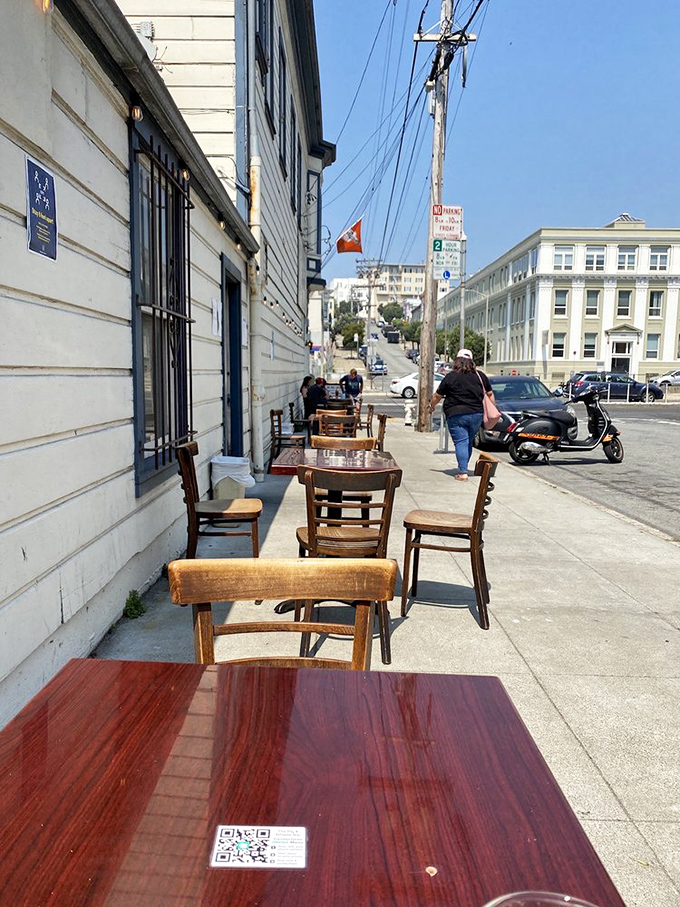 Sidewalk seating for those rare San Francisco sunny days when you want your shepherd's pie with a side of people-watching and fresh air.