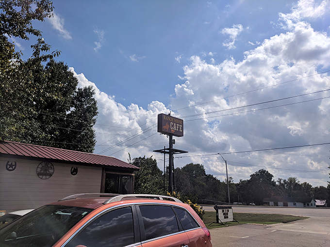 That roadside sign might as well say "Your diet ends here" for all the willpower you'll have after smelling what's cooking inside.