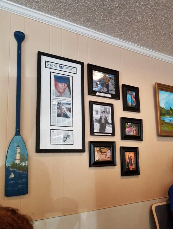 Wall decorations that tell stories older than most marriages. That painted oar has witnessed more delicious reactions than a Food Network camera crew.