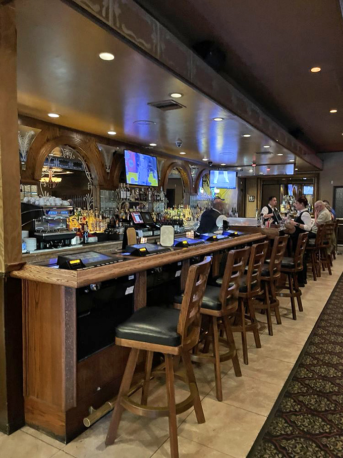 A bar where bartenders still remember regular customers' names and favorites. No molecular mixology needed &ndash; just perfectly executed classics.