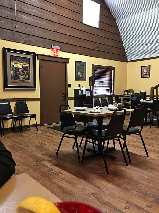 High ceilings and simple décor let you focus on what matters: the plate in front of you and the people around you. Priorities, perfectly arranged.