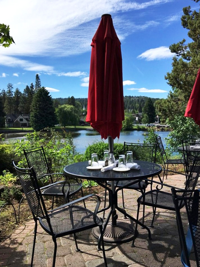 Riverside dining that makes you wonder why we ever eat indoors. Nature provides the ambiance; Pine Tavern handles everything else. 