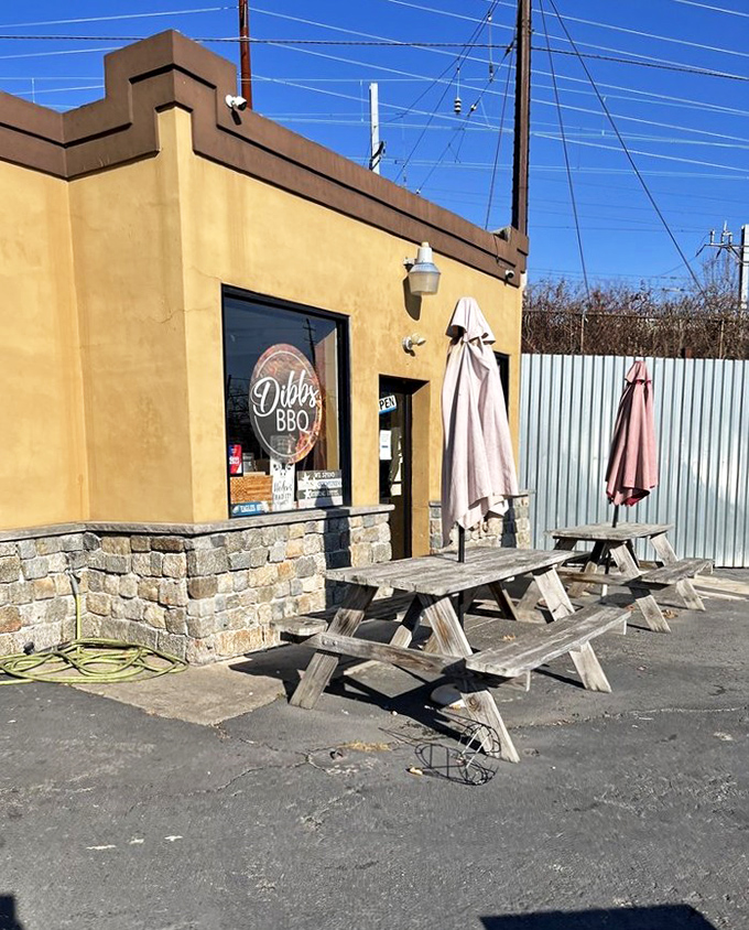 Those weathered picnic tables aren't just seating&mdash;they're front-row tickets to the best show in town: you vs. a platter of spectacular BBQ. 