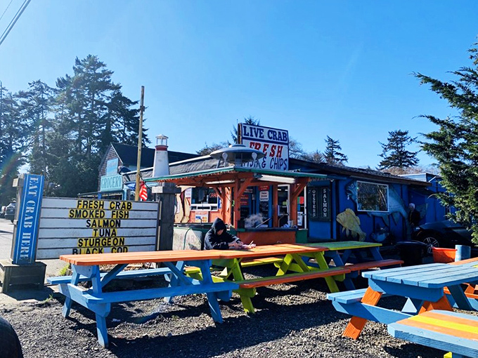 These rainbow-hued picnic tables aren't just outdoor seating&mdash;they're front-row tickets to the best seafood show on the Oregon coast. 