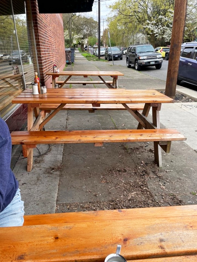 Outdoor seating that lets you enjoy Portland's precious sunny days while still maintaining your commitment to excellent food. 
