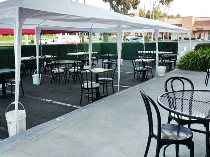 When California weather is this perfect, eating outdoors isn't just an option &ndash; it's practically a moral obligation. Al fresco pie enjoyment awaits.