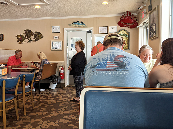 Where strangers become friends over shared love of perfectly fried seafood. Notice nobody's looking at their phones&mdash;the food demands full attention.