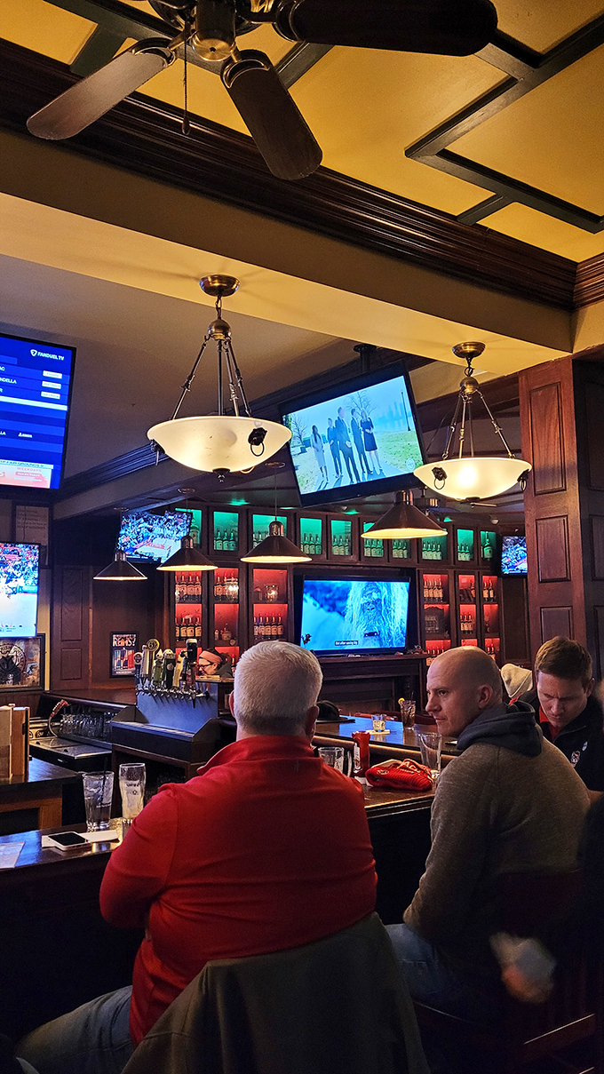 The bar at Molly's isn't just where drinks are served&mdash;it's where strangers become friends and friends become family.