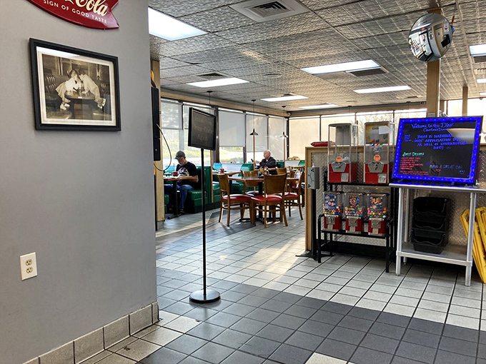 The natural habitat of the American diner enthusiast&mdash;tile floors, booth seating, and the promise of unlimited coffee refills.