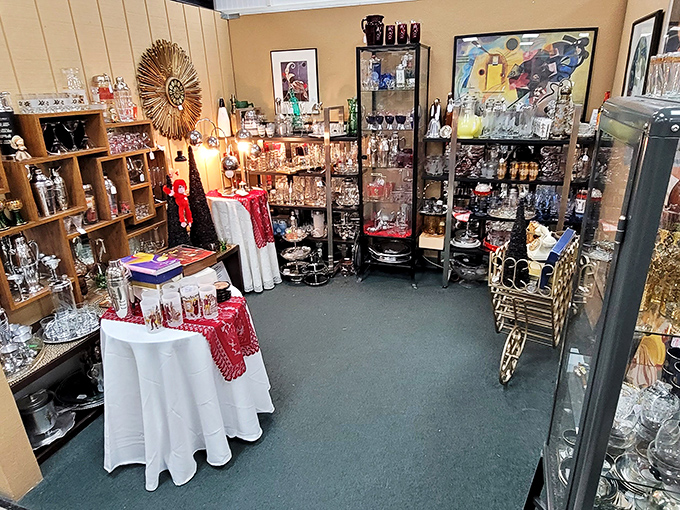 A booth that sparkles with potential dinner parties. Every glass and decanter here has probably witnessed more interesting conversations than your smartphone ever will.