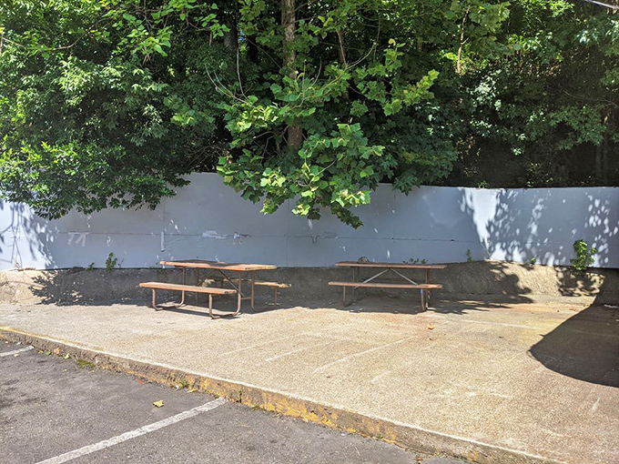 Those picnic tables have heard more "mmms" and "wows" than a movie theater on opening night of a blockbuster.