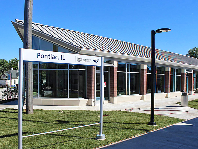 Even Pontiac's post office looks like it belongs in a travel magazine&mdash;making mailing a simple letter feel like a civic accomplishment.