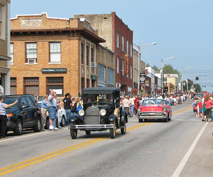 Munfordville knows how to throw a parade that makes everyone feel like they belong. That vintage Model T leads a procession celebrating small-town pride in grand fashion.