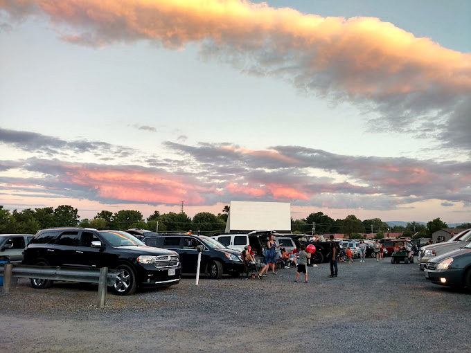 Dusk settles in as patrons arrange cars, chairs and snacks&mdash;the modern version of circling wagons around the communal storytelling fire.