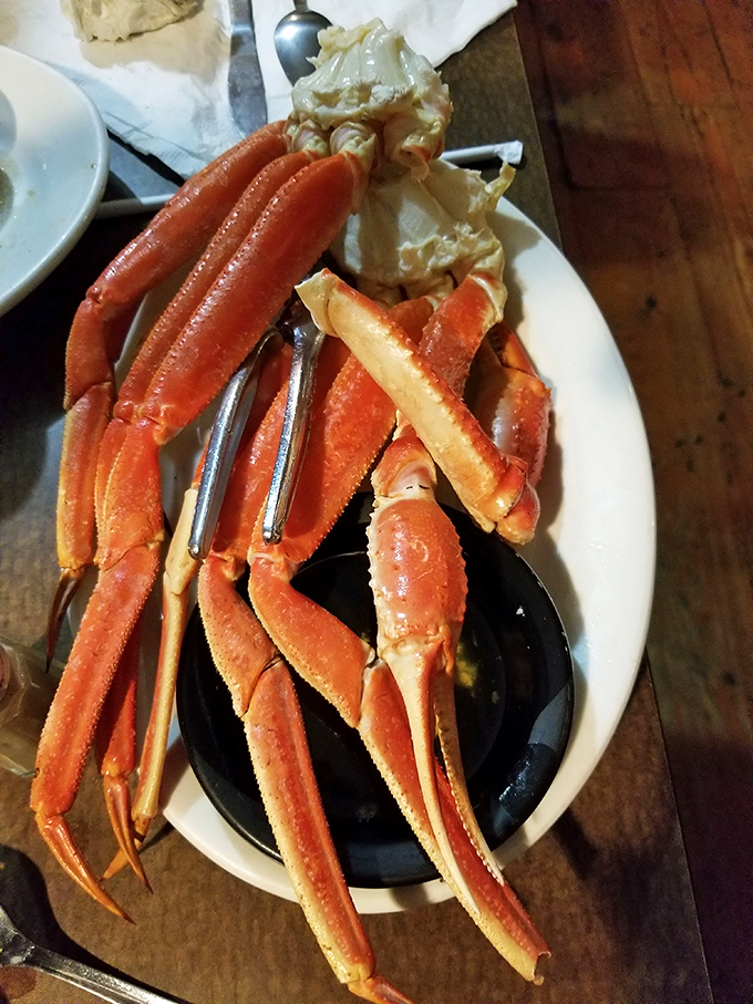 These crab legs look like they're performing a synchronized dance routine. "And now, for my next trick—melted butter!"