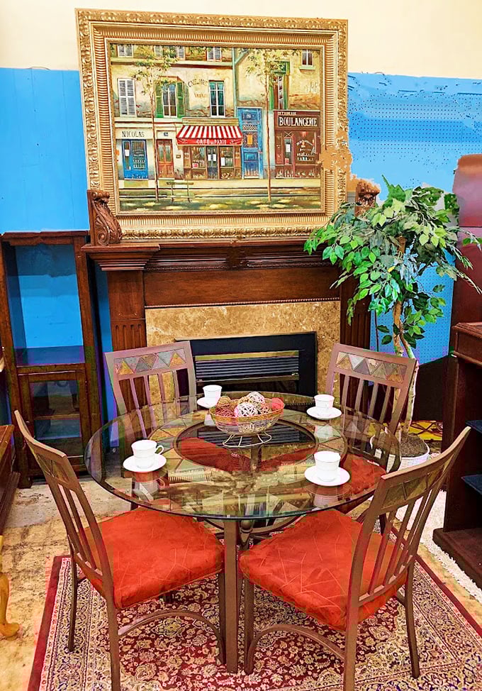 Not just a dining set&mdash;a ready-made stage for your next dinner party, complete with dramatic lighting and conversation-starting artwork.