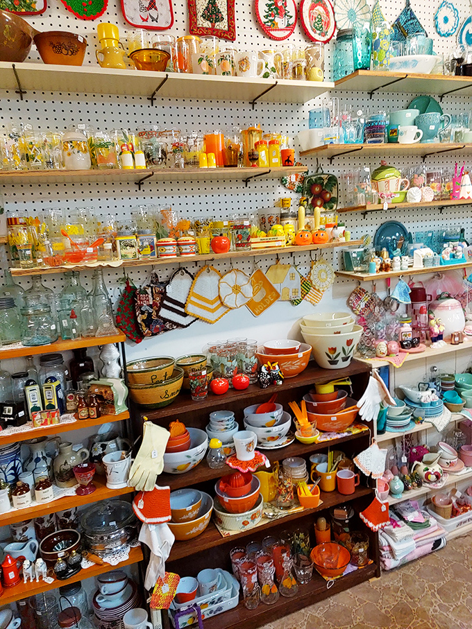 Jewelry hunters, prepare to lose track of time. Vintage necklaces, brooches, and baubles compete for attention with classic Hollywood memorabilia.