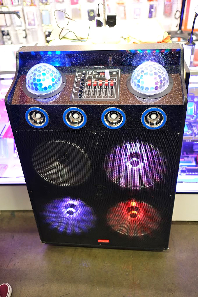 Cowboy hat heaven! Whether you're a working rancher or just playing dress-up, the perfect Stetson-style topper awaits. 