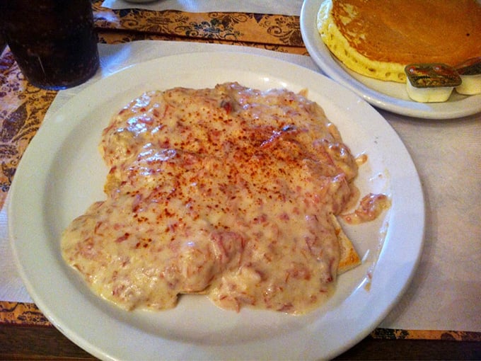 Creamed ham that doesn't know the meaning of restraint. This dish laughs in the face of diet culture and invites you to do the same.
