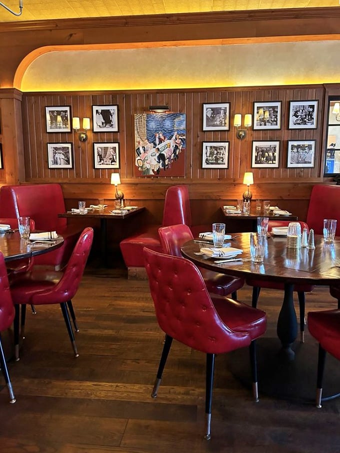 Those red chairs aren't just seating&mdash;they're front-row tickets to the best show in Columbus: dinner at The Avenue.