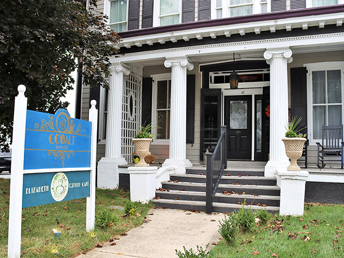 The Elizabeth Esther Caf&eacute;'s stately columns suggest you might need formal attire, but the welcoming porch says "come as you are"&mdash;the best kind of mixed message.