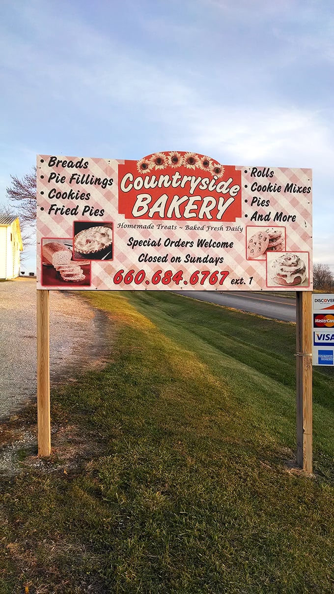 The roadside sign serves as a beacon for carb-seeking pilgrims. It's the bakery equivalent of "if you build it, they will come."