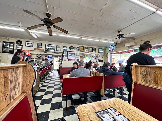 Where strangers become friends over shared BBQ appreciation. Notice how nobody's looking at their phones&mdash;the food commands full attention.