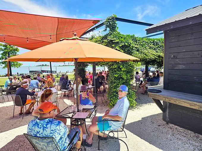 Al fresco dining with a view. These diners aren't just eating lunch&mdash;they're having a moment they'll casually mention for years.