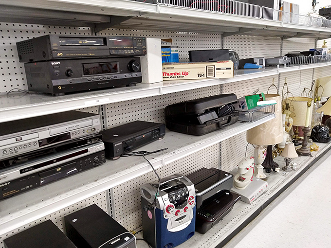 Technology time capsule! From VCRs to karaoke machines, yesterday's cutting-edge gadgets await the nostalgic collector or retro-tech enthusiast.