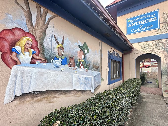 The Mad Hatter's tea party continues outside with this delightful mural. Even in Georgia, it's always six o'clock somewhere in Wonderland.