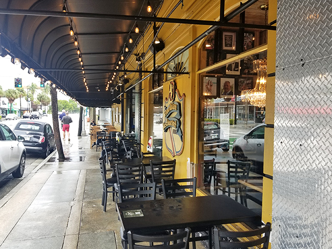 Even Florida rain can't dampen the appeal of sidewalk dining at The Floridian, where Las Olas Boulevard becomes your dining room.