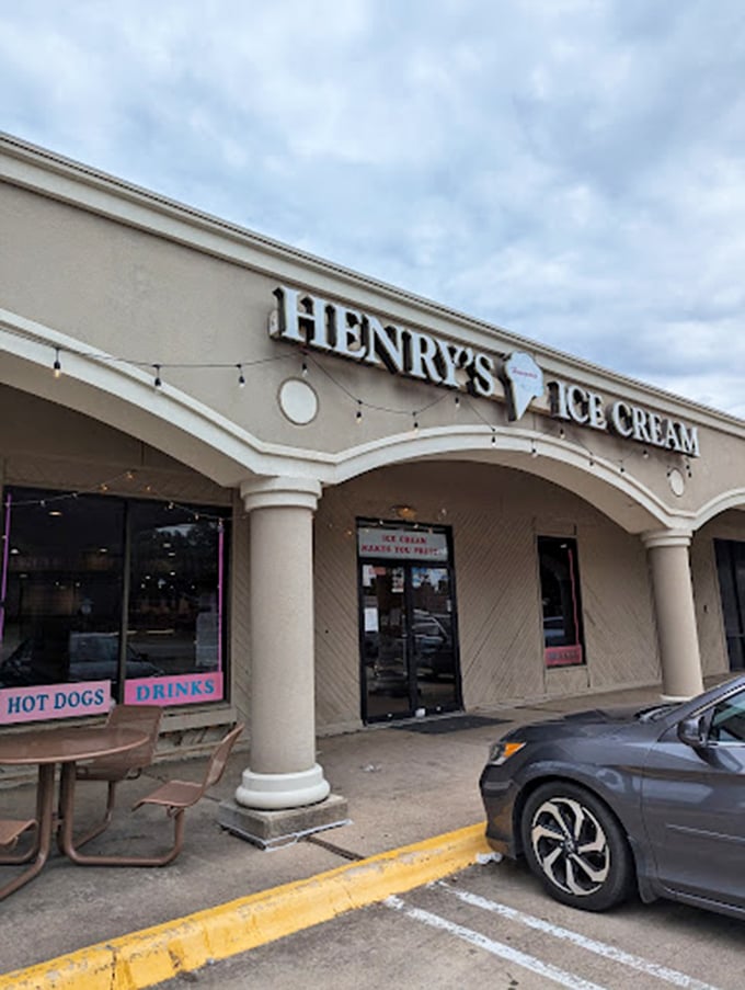 
Mismatched tables and chairs create that perfect "been here forever" vibe&mdash;the universal sign of a place that prioritizes flavor over fanciness. 